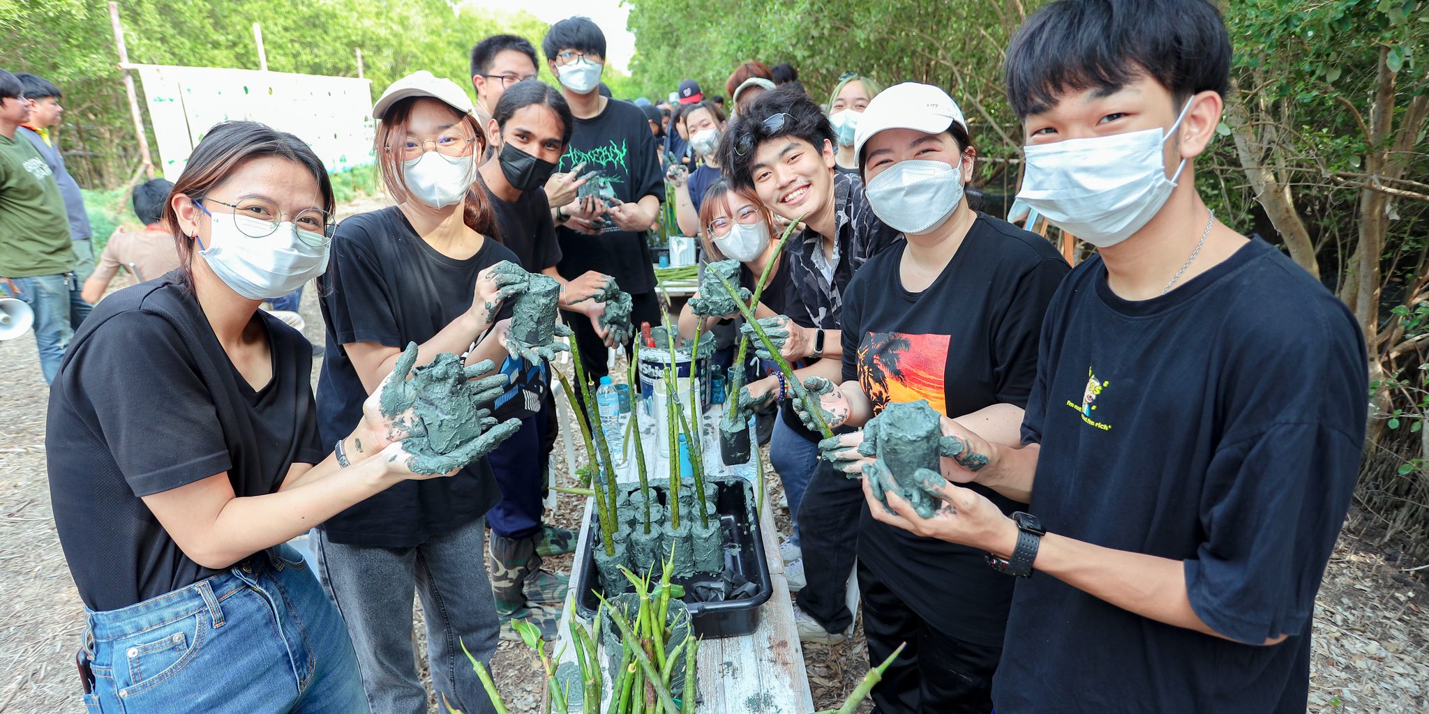 Volunteer Ants for Mangrove Conservation on International Biodiversity Day – Sustainability @ KMUTT